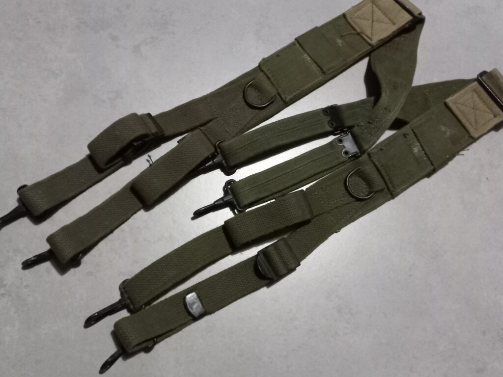 Brelage M44 d’origine daté 1945 – Militaria Jeep 35